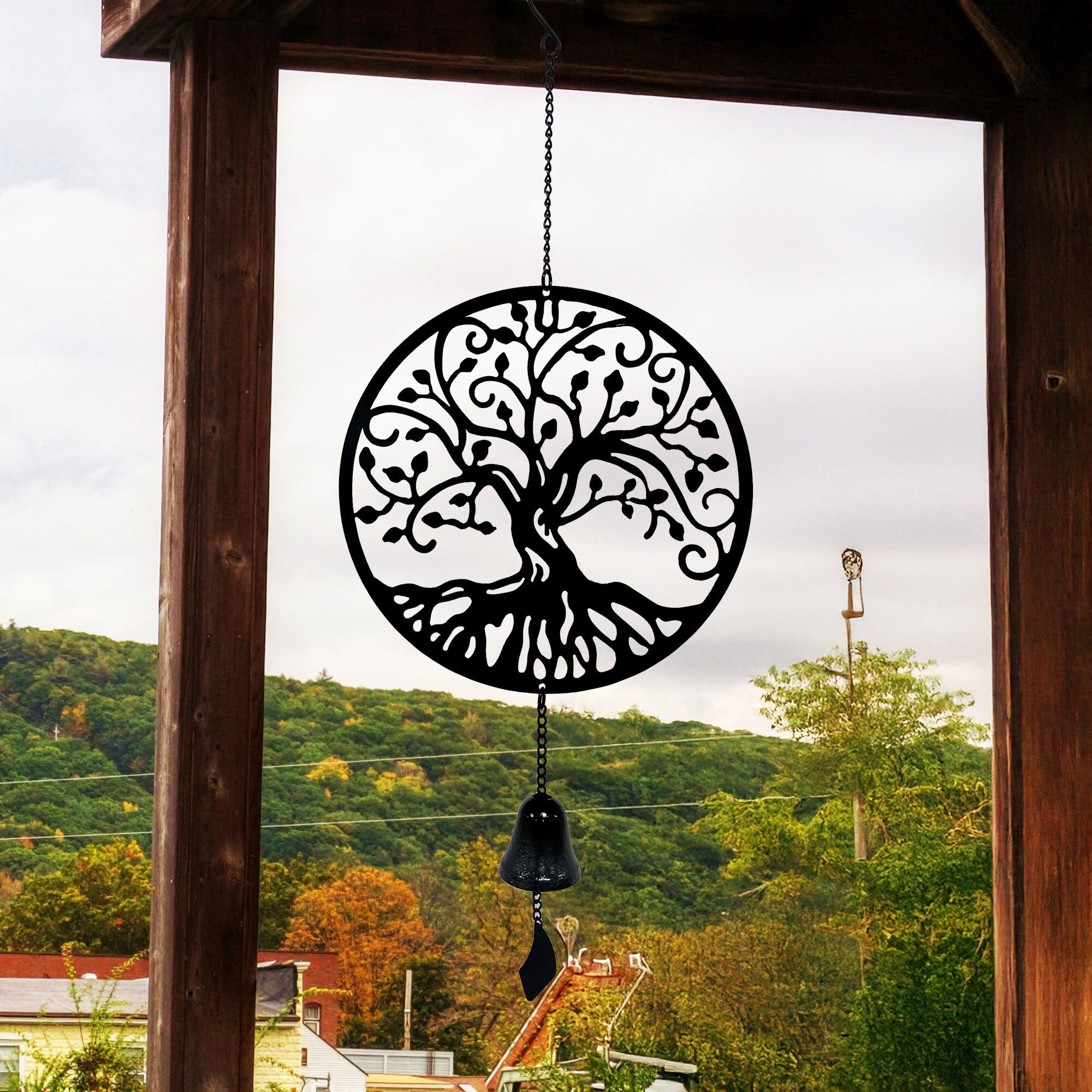 Arbre de vie – Cloche suspendue en métal – Jardinerie Fortier